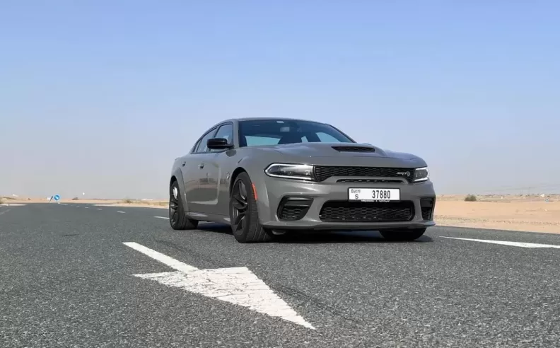 دودج تشارجر SRT 2024: مزيج من القوة والأناقة